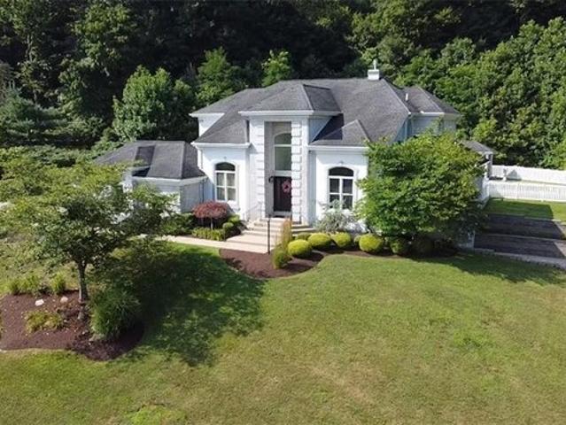 64 Wiggins Ln, Uniontown, PA 15401