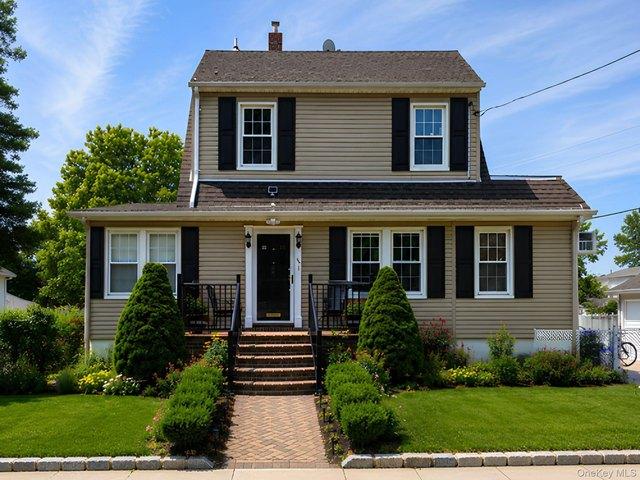 64 Avondale St, Valley Stream, NY 11581