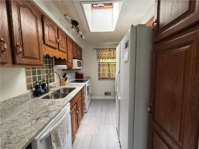 64 Bel Aire Dr
