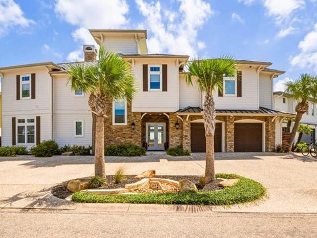 64 Blue Heron Dr, Rockport, TX 78382