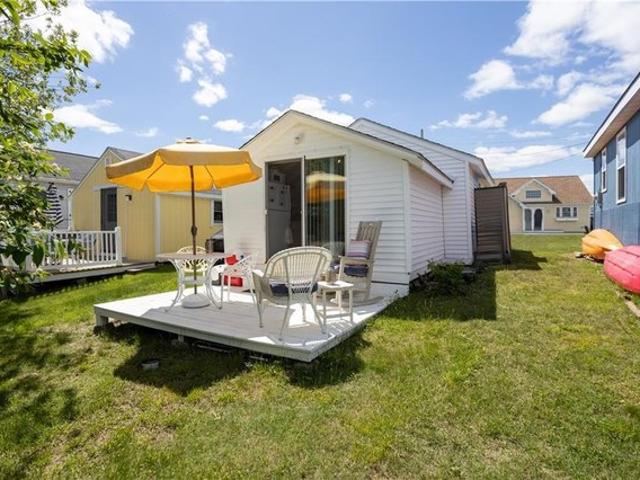 64 Burnside Ave, Narragansett, RI 02882