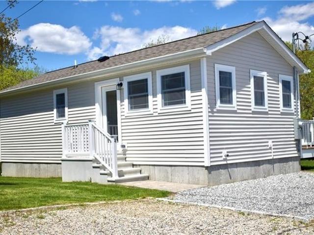 64 Burnside Ave, Narragansett, RI 02882
