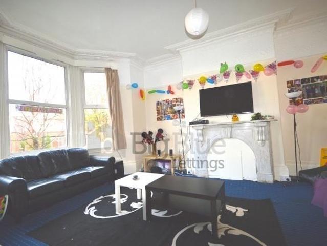 64 Cardigan Road, Headingley, Leeds LS6 9 bed terraced house to rent £4,485 pcm £1,035 pw