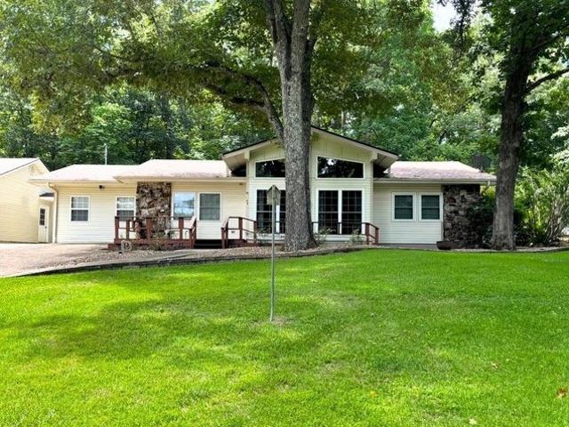 64 Cherokee Rd, Cherokee Village, AR 72529
