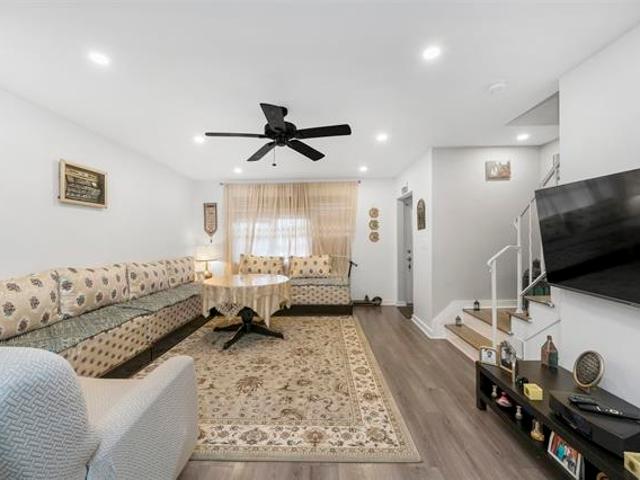 64 College St # 1