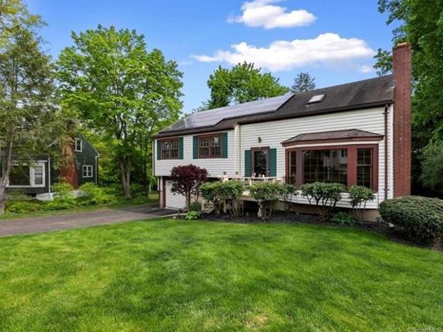 64 Corbin Rd, Hamden, CT 06517