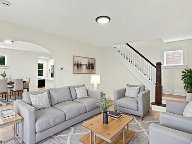 64 E Almira St