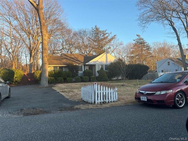 64 Eatondale Ave, Blue Point, NY 11715