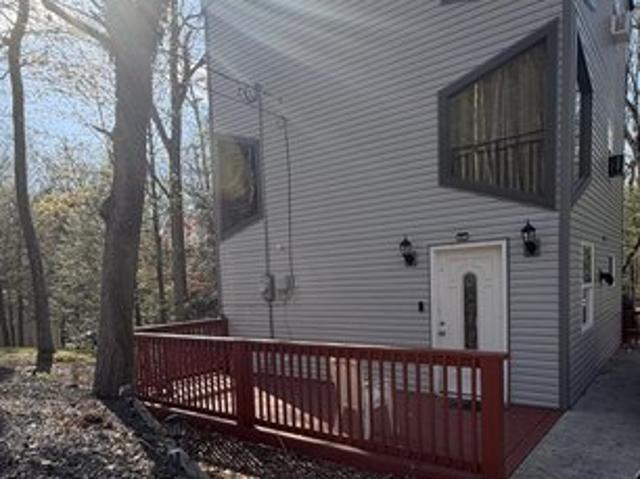 64 Edge Rock Dr, Drums, PA 18222