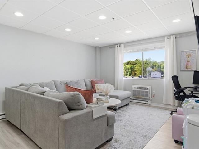 64 Foster St Apt 305, Peabody, MA 01960
