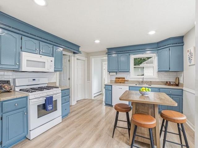 64 Garfield Ave, Woburn, MA 01801