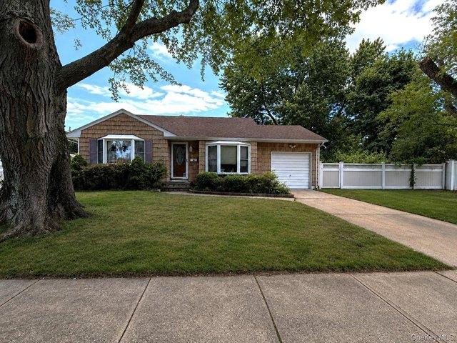 64 Grand Ave, Lindenhurst, NY 11757