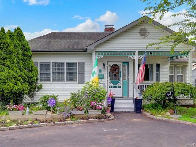 64 Hamilton St, Amityville, NY 11701