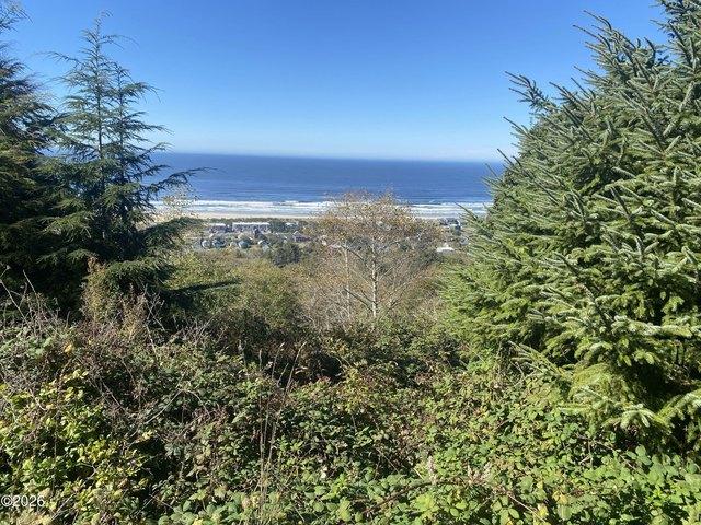 64 Hillside Dr, Rockaway Beach, OR 97136