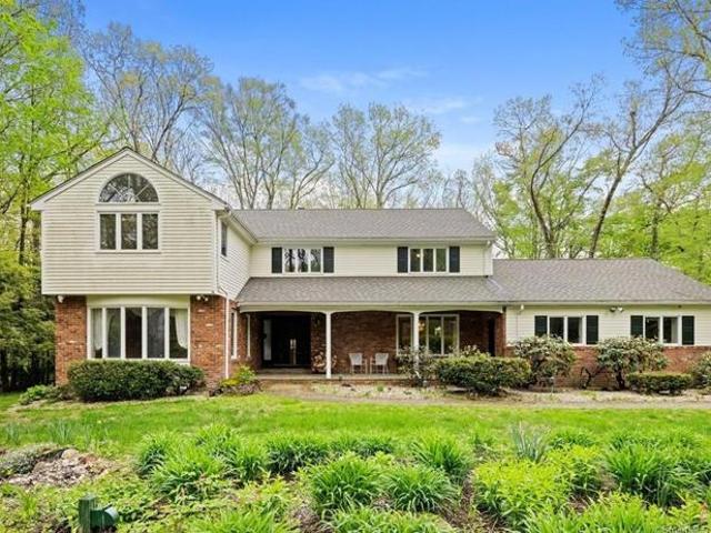 64 Hurdle Fence Dr, Avon, CT 06001