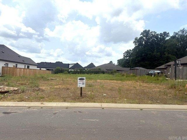 64 Lucia Ln, Maumelle, AR 72113