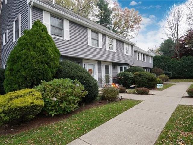 64 Mechanic St, Attleboro, MA 02703