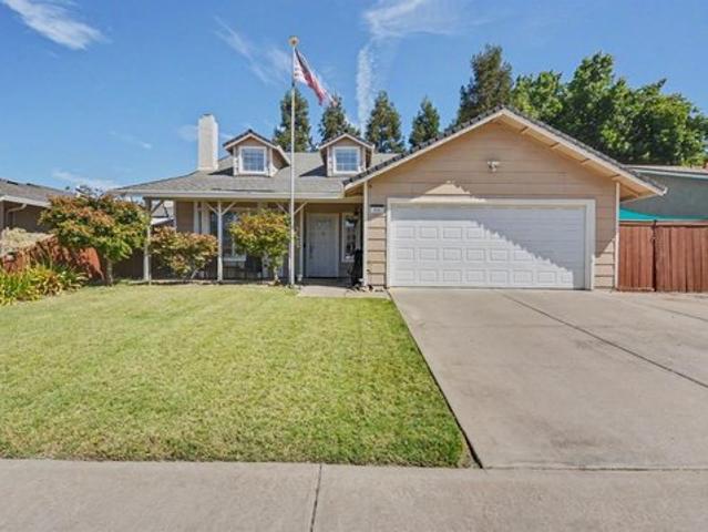 64 Obsidian Dr, Oakdale, CA 95361