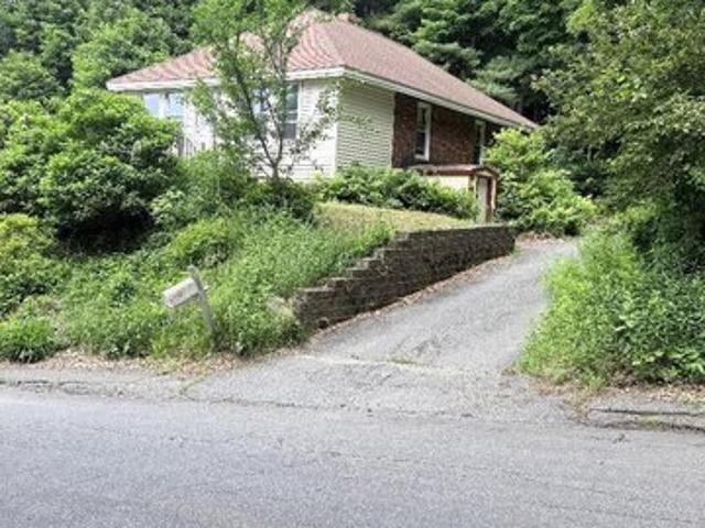 64 Oxford St, Augusta, ME 04330