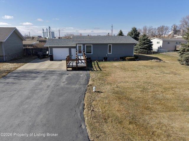 64 Palm Beach Rd, Dickinson, ND 58601