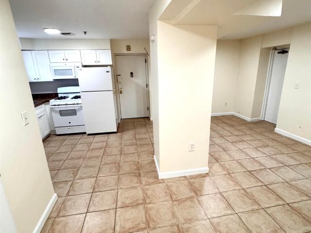 64 Park St # B