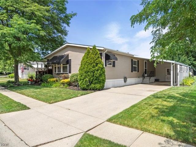 64 Periwinkle Dr, Olmsted Township, OH 44138