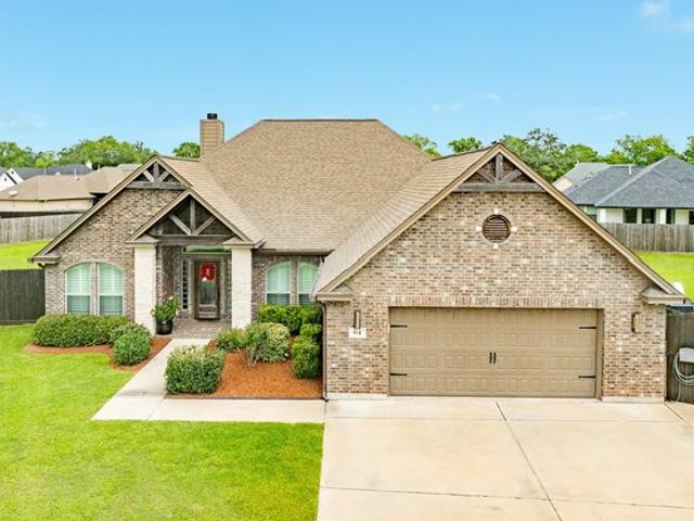 64 Poppy Ct, Lake Jackson, TX 77566