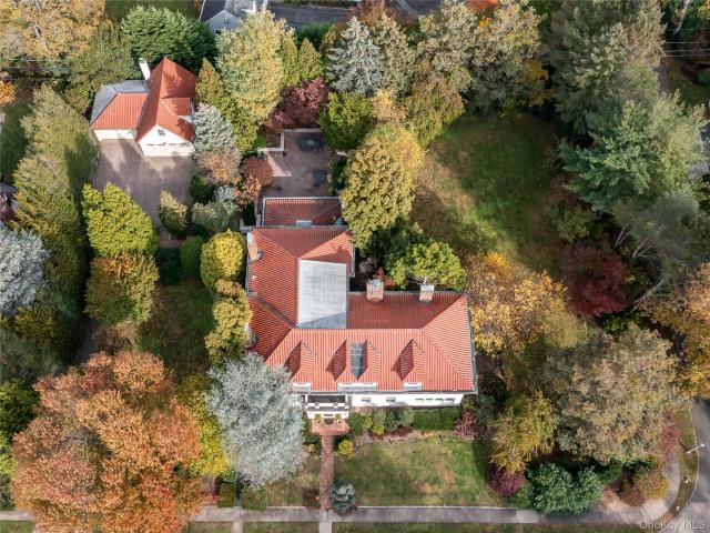 64 Plandome Court