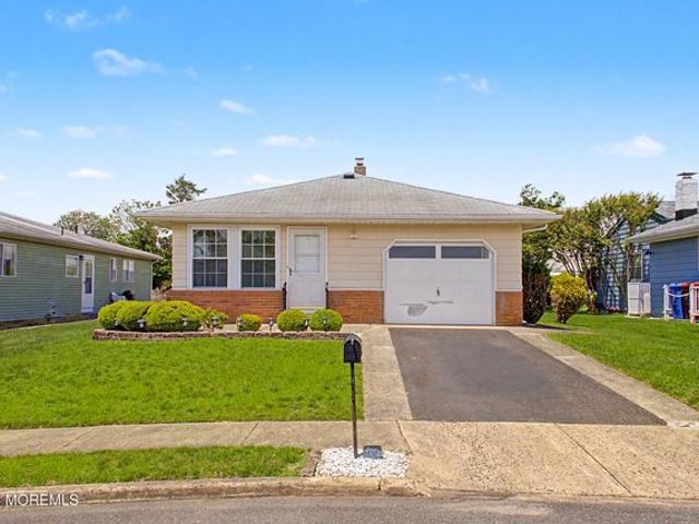64 Puerto Vallarta St, Toms River, NJ 08757