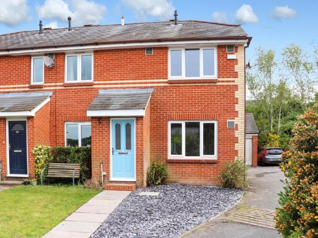 64 Springfield Road, Guildford 3 bed end of terrace house to rent £2,250 pcm £519 pw