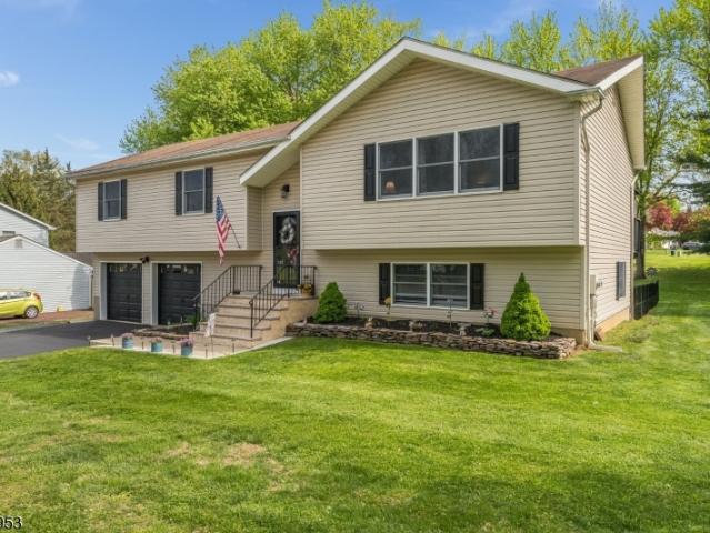 64 Stonehenge Dr