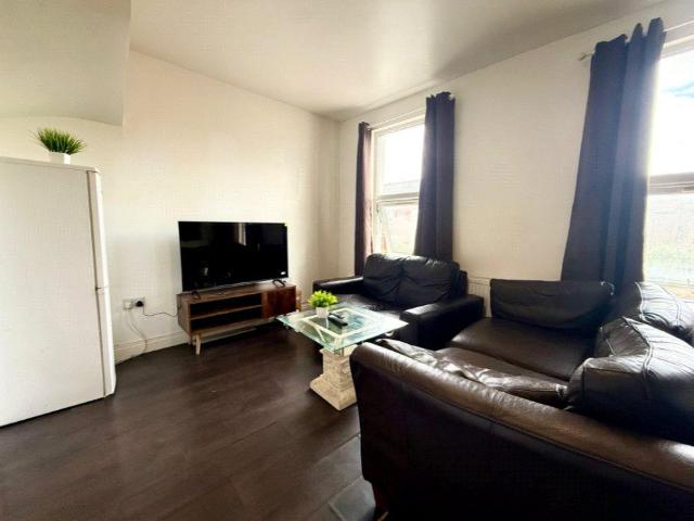 64A Crowther Road, London SE25, 3 bed flat to rent, £1,995 pcm | PrimeLocation