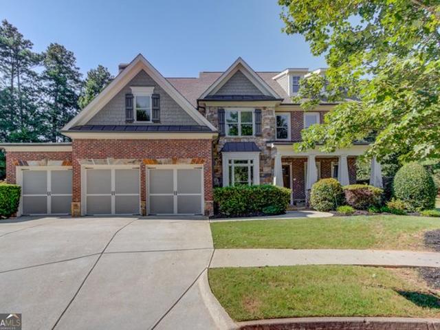 6504 Blue Water Dr, Buford, GA 30518