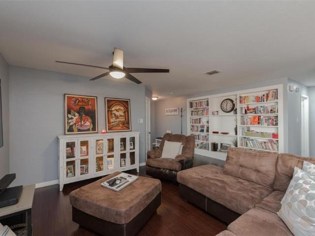 6504 Corral Lane