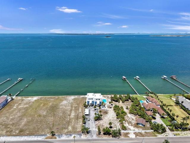 6504 Surfside Blvd, Unit 4, Apollo Beach, FL 33572 | MLS #TB8500 | Compass