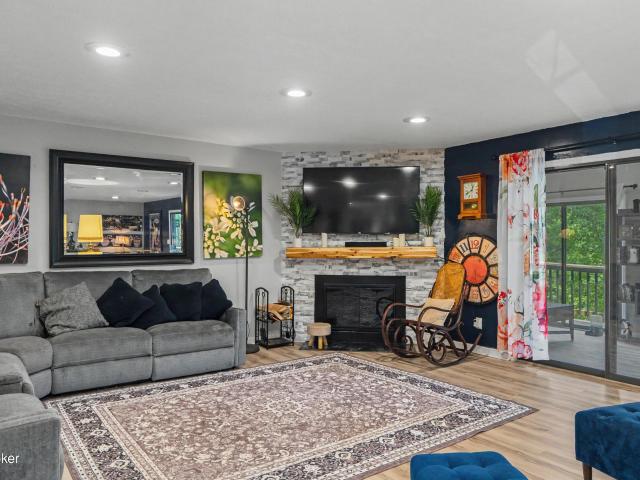 6509 Marina Dr