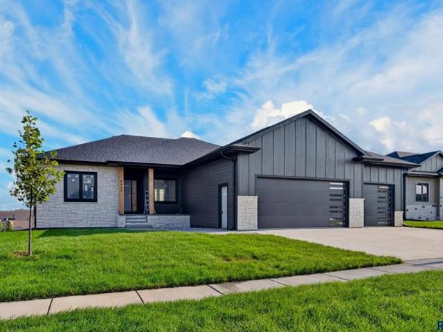 6509 E Fieldview St, Sioux Falls, SD 57110