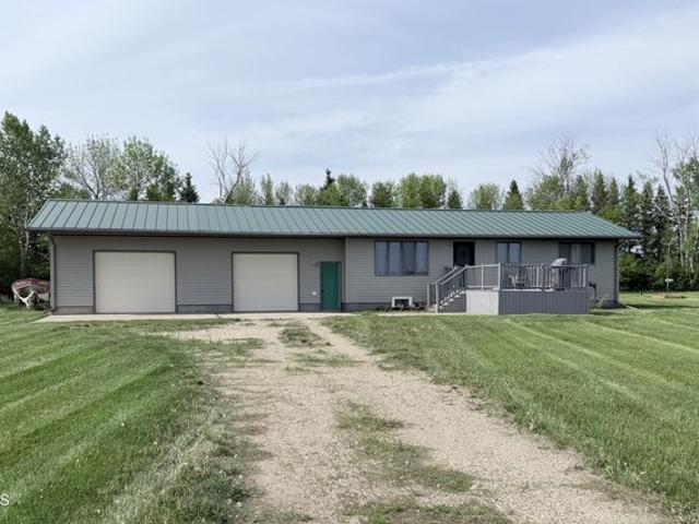 6509 4th St NE, Carrington, ND 58421