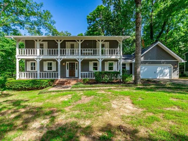 6501 Lake Shadows Cir, Hixson, TN 37343