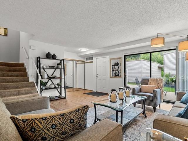 6502 Kingfisher Ln, Eden Prairie, MN 55346
