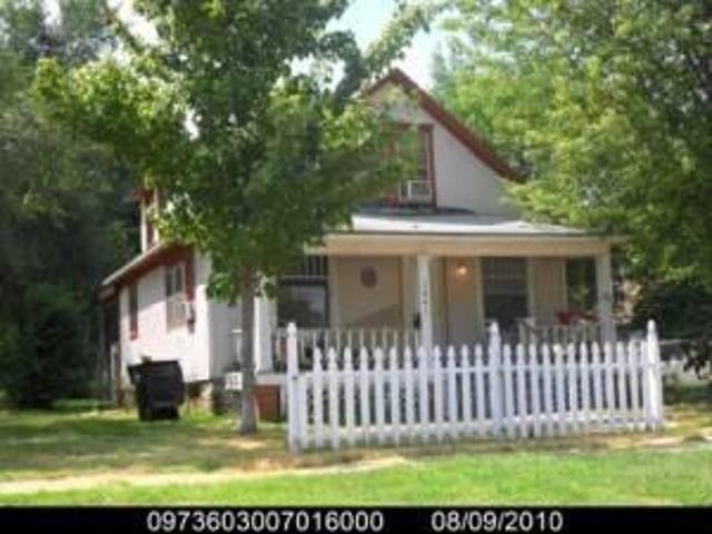 $650 / 3br 3 bedroom 2ba great oversized yard 1041 sw Woodward map