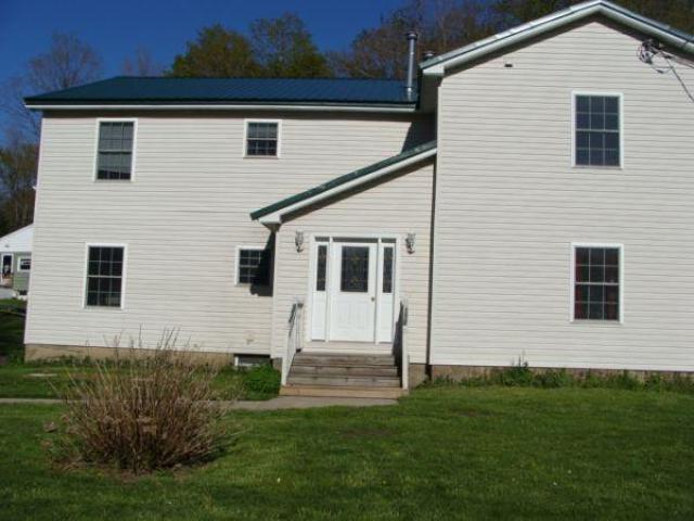 $650 / 2br Beautiful 2 bedroom apartment with back deck avail July 1st Fulton/Volney NY