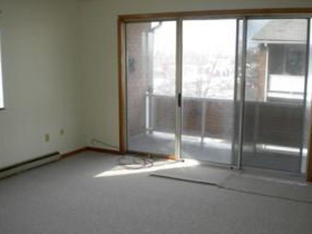 $650 / 2br * Spacious apt in Kenmore * 2739 Elmwood Ave