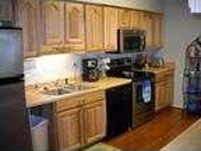 $650 / 2br * Very Nice Two Bedroom Beach Condo