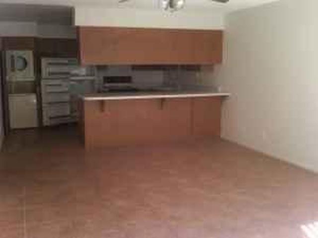 $650 / 2br 2BR/2BA townhome in cute neighborhood! Alma School/University