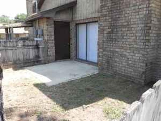 $650 / 2br 2BR 1BA Apt w/fireplace, laundry room, tile Milton map