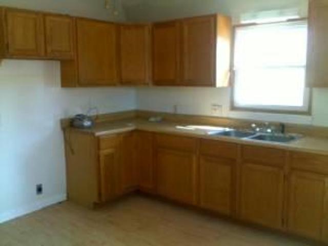 $650 / 2br 950ft² Very cute 2 Bedroom home with basement & garage Burton