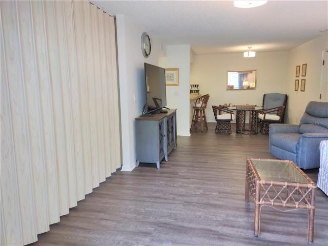 650 Bird Bay Dr E, Unit 105, Venice, FL 34285 | MLS #N6143