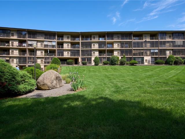 650 Greenwich Avenue 5 405