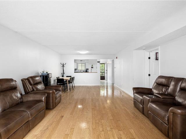 650 Greenwich Avenue 6 204